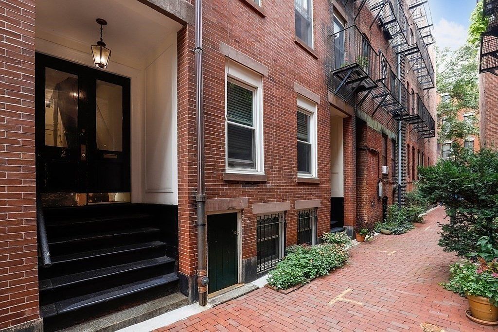 2 Goodwin Pl APT 3, Boston, MA 02114 | Zillow