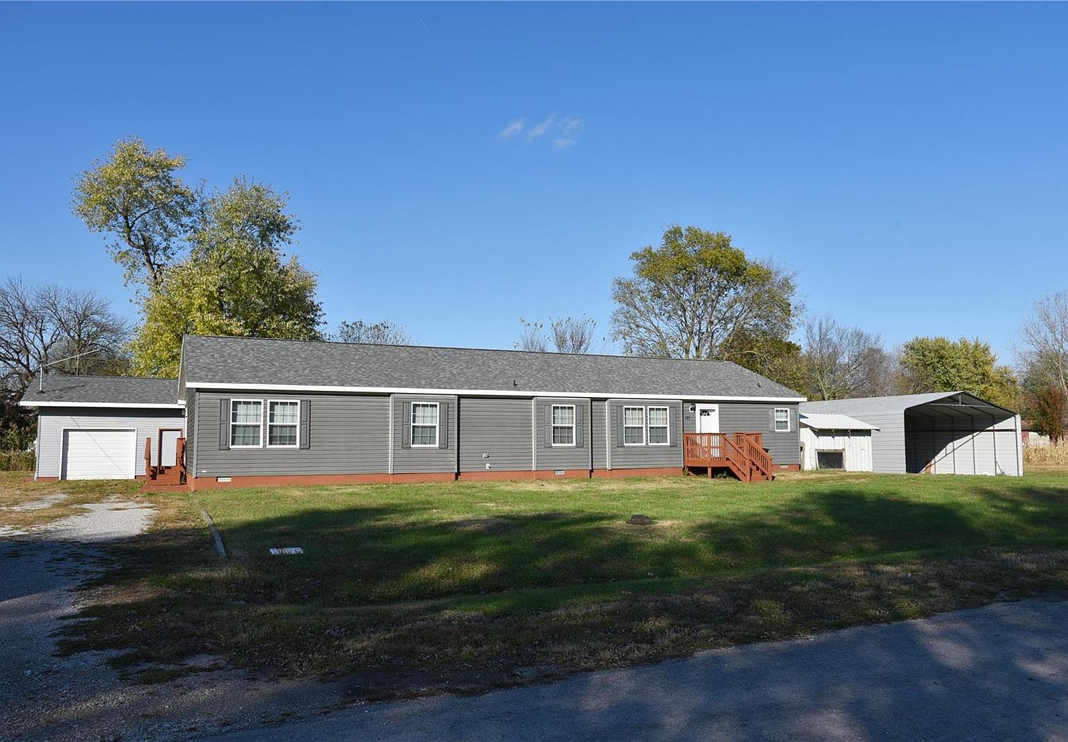 111 E 6th St, Smithboro, IL 62284 | Zillow