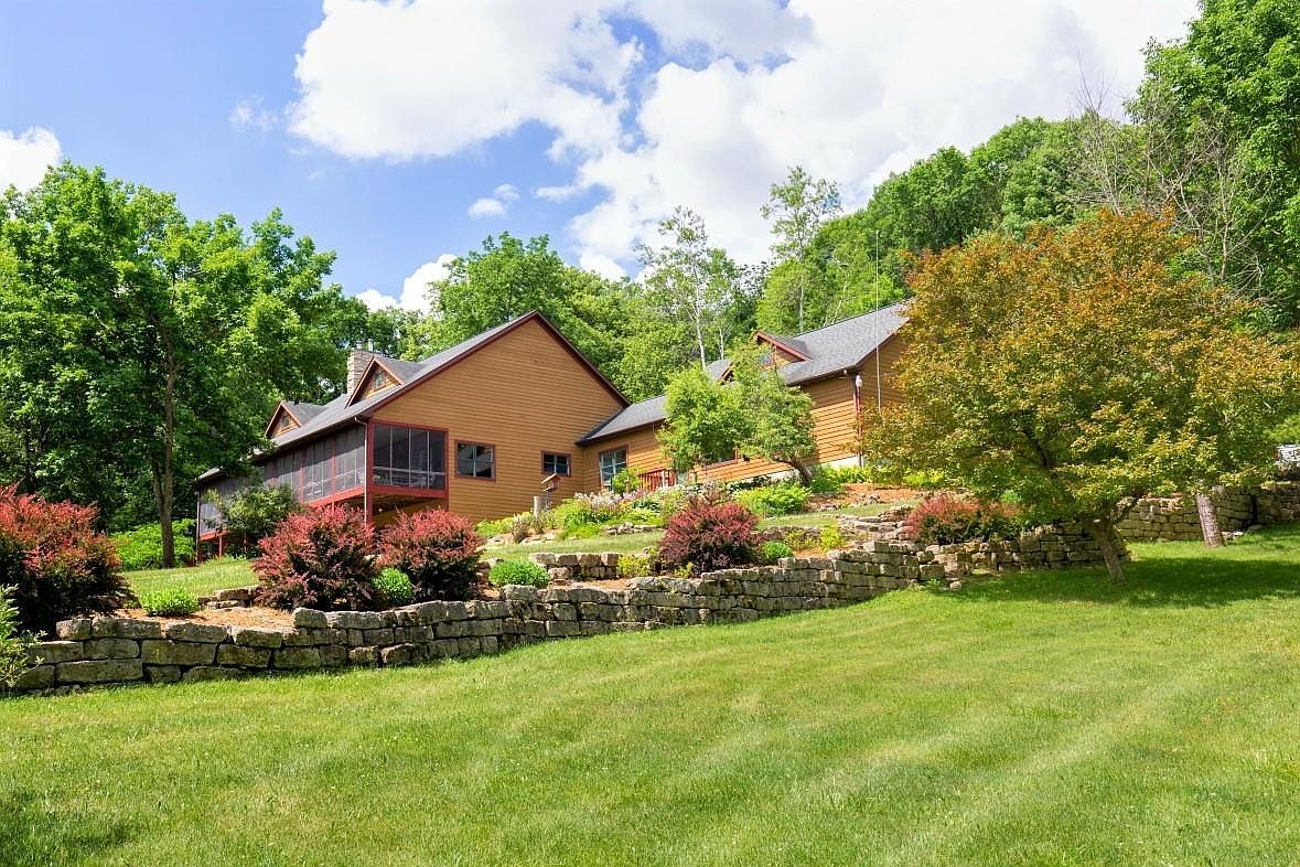 3288 Voyager Rd, Colesburg, IA 52035 | Zillow