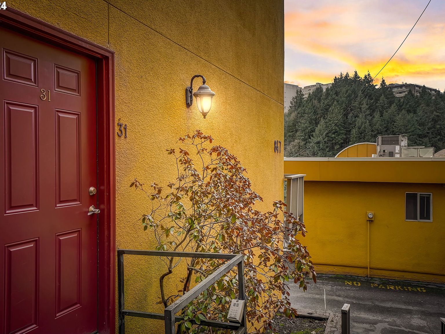847 SW Broadway Dr APT 31, Portland, OR 97201 | MLS #24091356 | Zillow