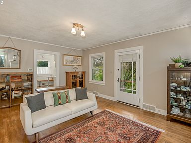 7723 SE Clay St, Portland, OR 97215 | Zillow