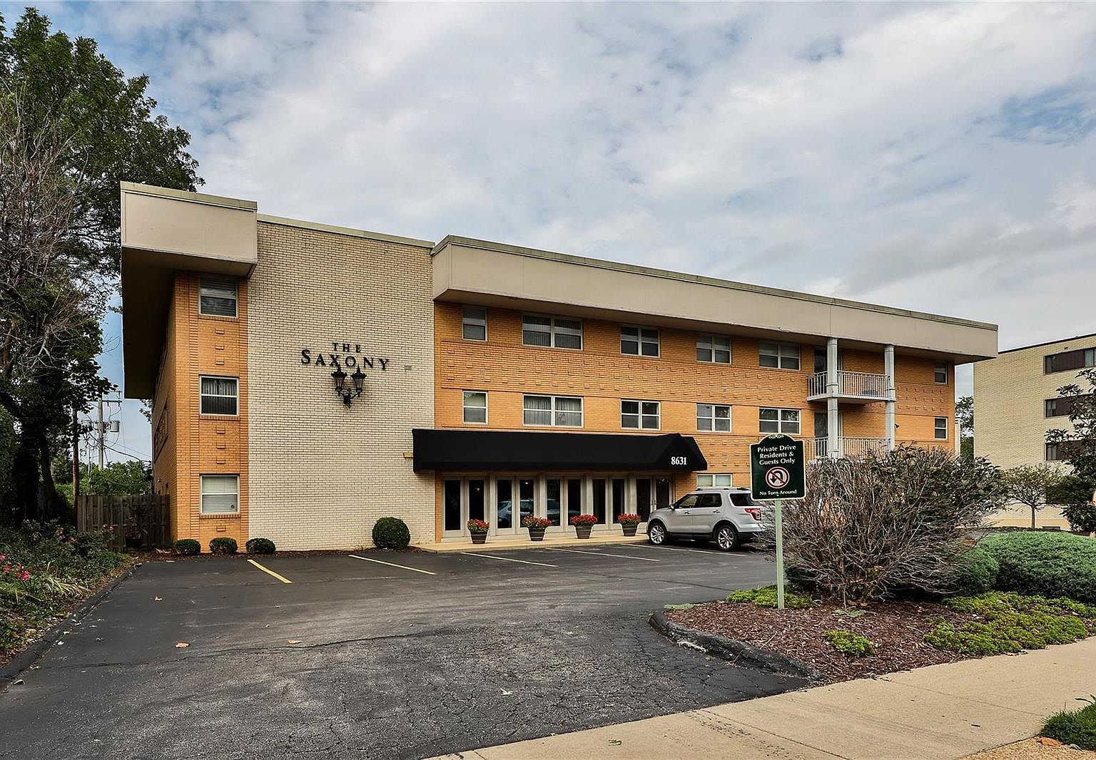 8631 Old Bonhomme Rd APT 2H, Saint Louis, MO 63132 | Zillow