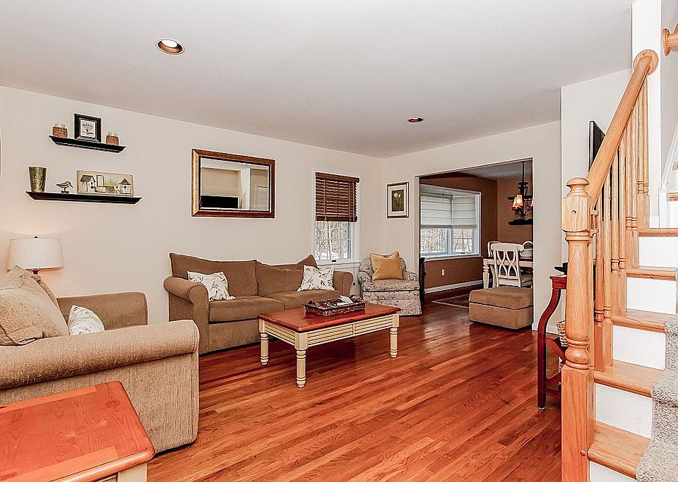 4 Lakeside Dr, Valhalla, NY 10595 | Zillow