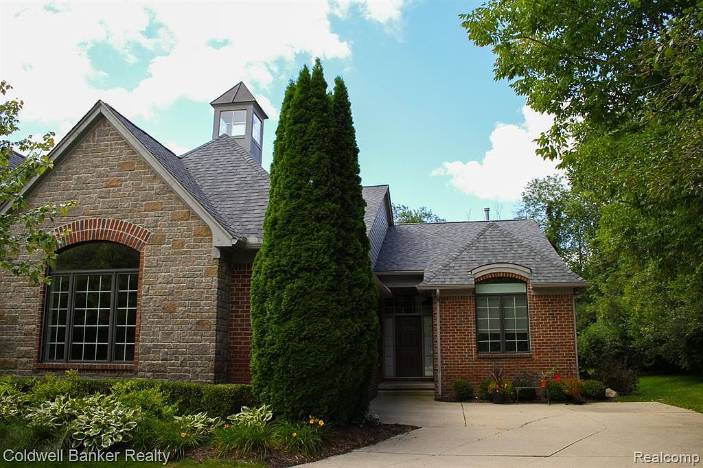 4707 Oakhurst Ridge Rd, Clarkston, MI 48348 | Zillow