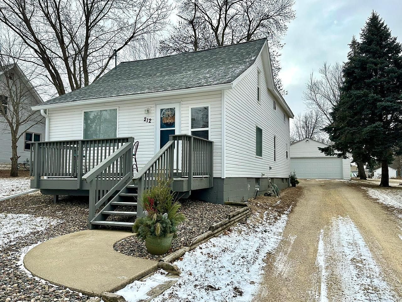 212 Main St E, Clarks Grove, MN 56016 | Zillow
