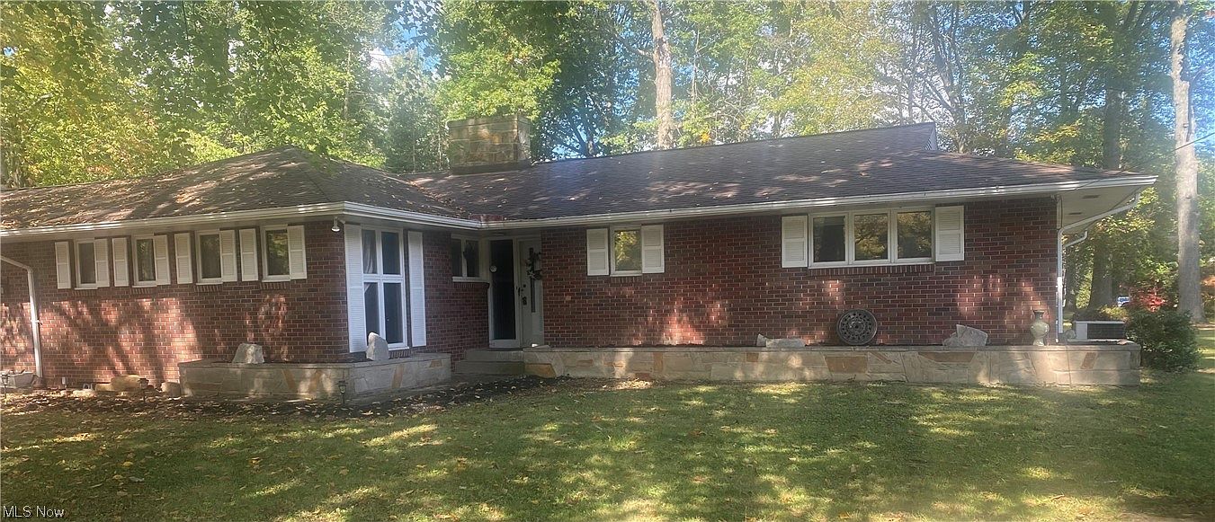 3019 Gretchen Dr NE, Warren, OH 44483 | Zillow