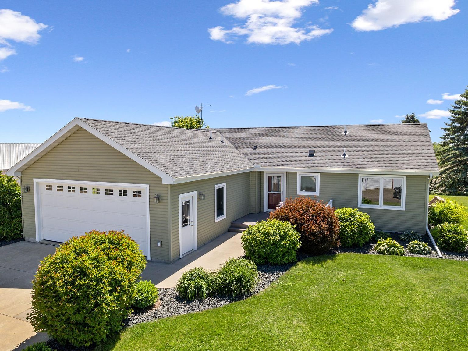 W2047 Mike Varenick Rd, Alma, WI 54610 | Zillow