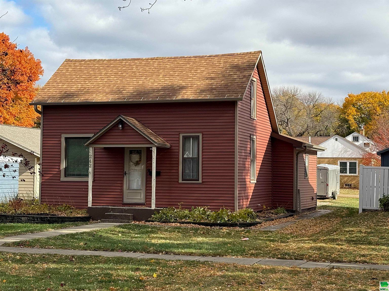 242 2nd Ave NE, Sioux Center, IA 51250 | Zillow