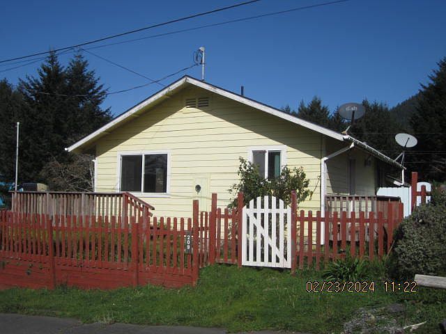209 Spring Rd, Whitethorn, CA 95589 | Zillow
