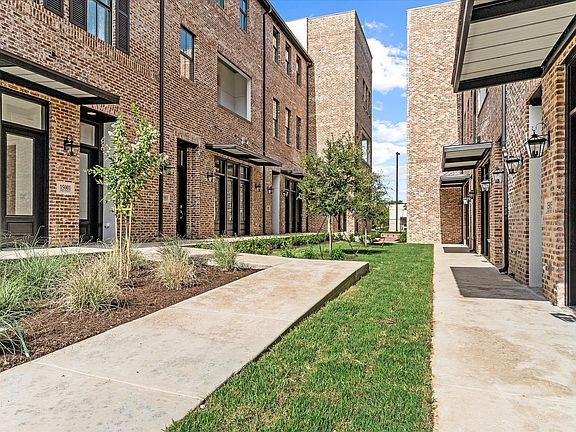 15015 Oak St, Addison, TX 75001 | Zillow