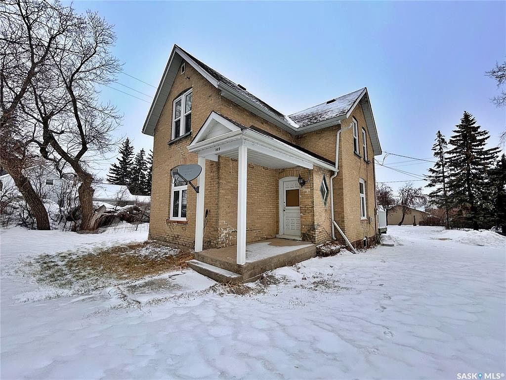 902 North Front STREET, Broadview, SK S0G 0K0 | MLS #SK998876 | Zillow