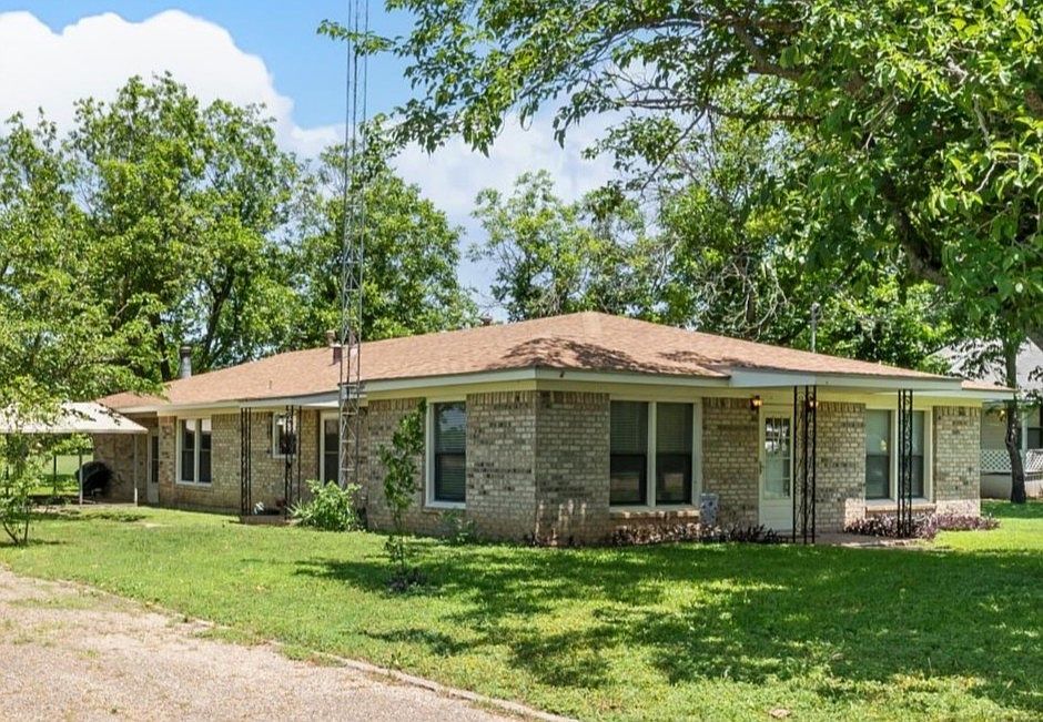 386 W Main St, Elm Mott, TX 76640 | MLS #20945532 | Zillow