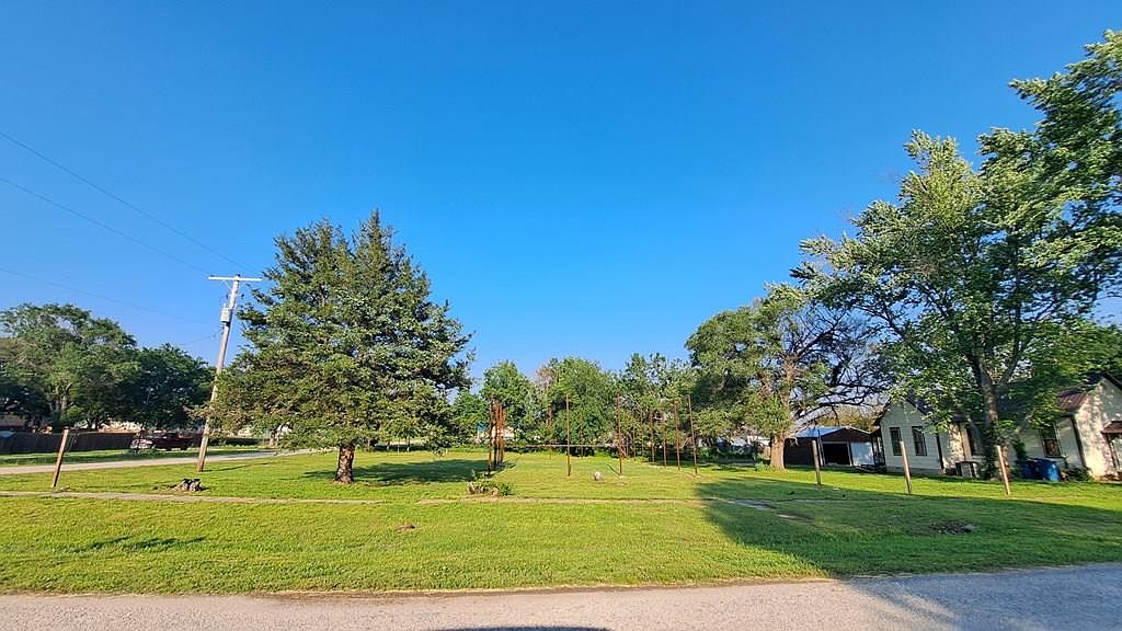 802 Kansas, Longton, KS 67352 | Zillow