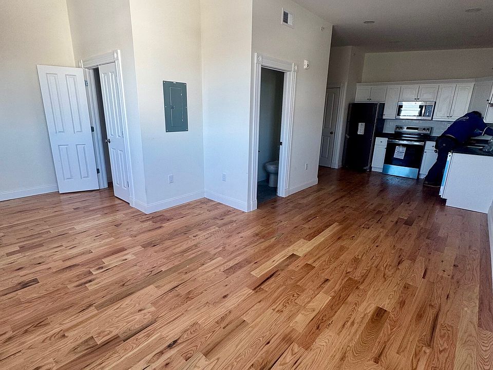 157 Green Street - 157 Green St New London CT (3 units available) | Zillow