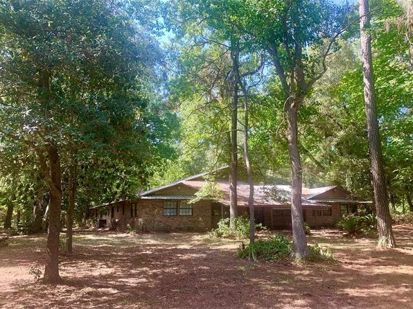 Homes for Sale in New Caney TX with Pool | Zillow