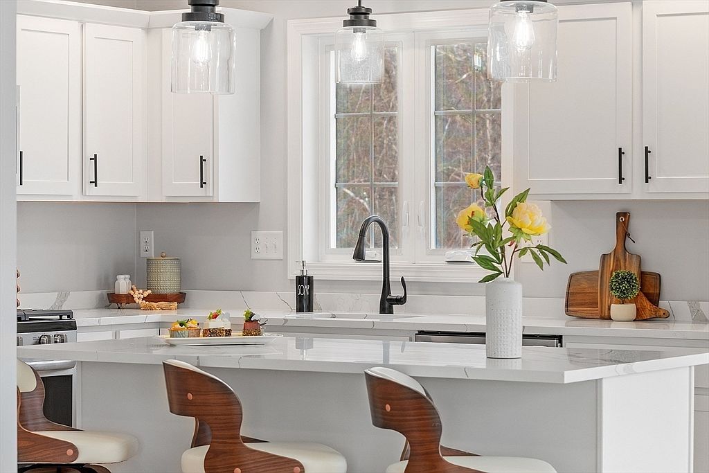 711 Massachusetts Ave #8, Lunenburg, MA 01462 | Zillow