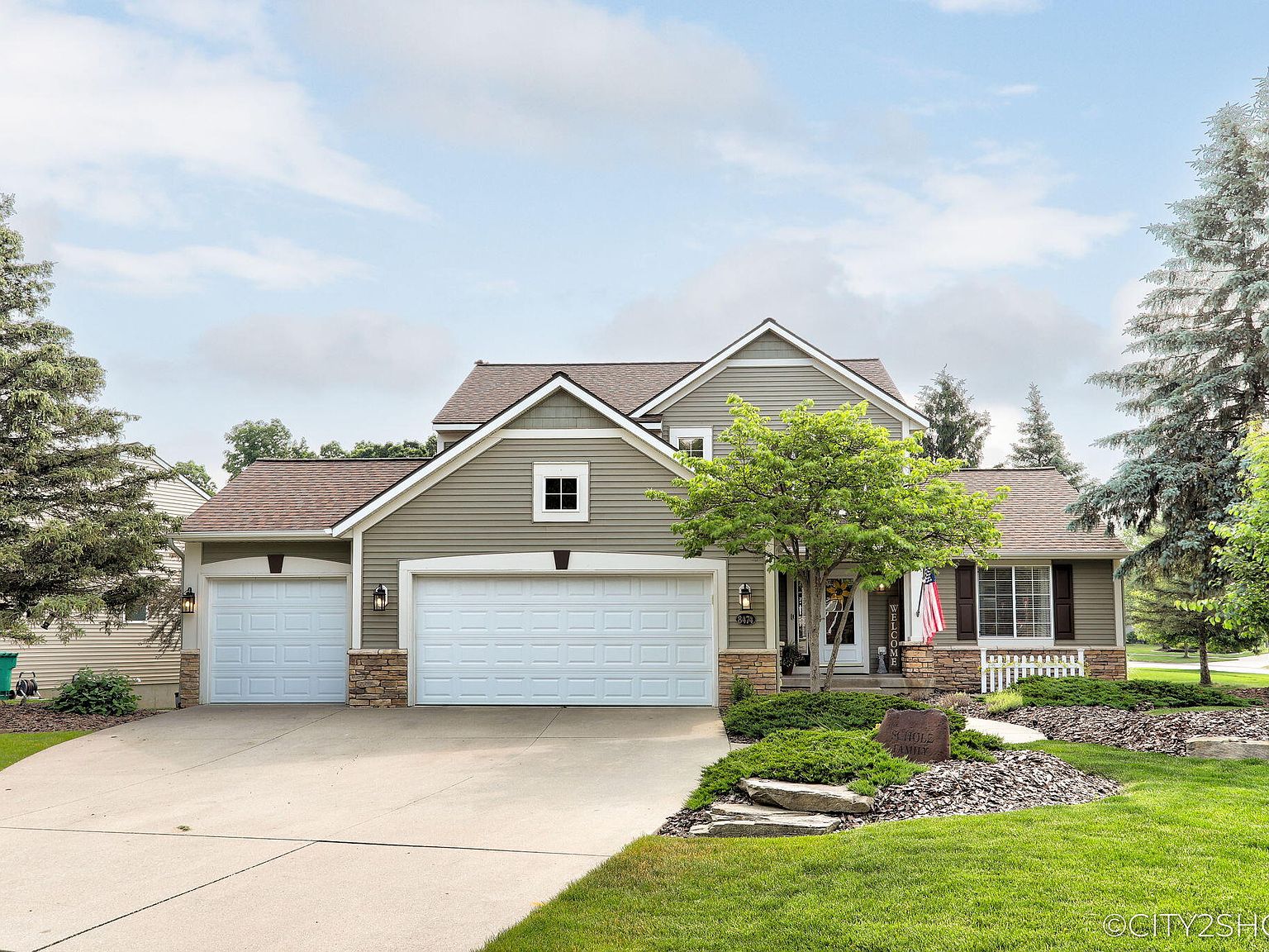 8474 Twin Lakes Dr, Jenison, MI 49428 | Zillow