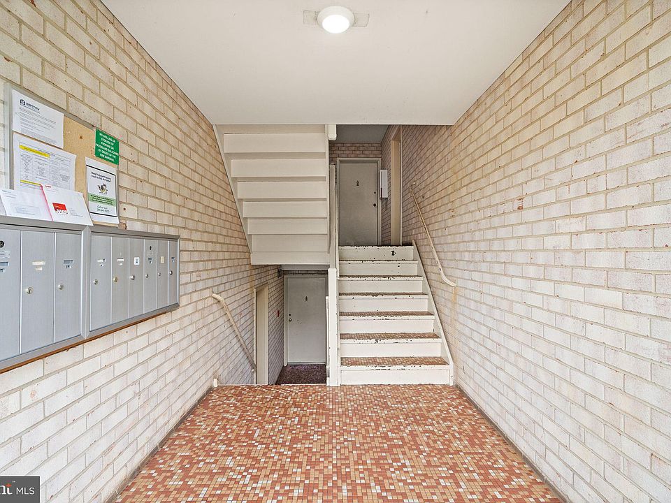 Country Club Green Condo - 125 Driveway Leesburg VA | Zillow