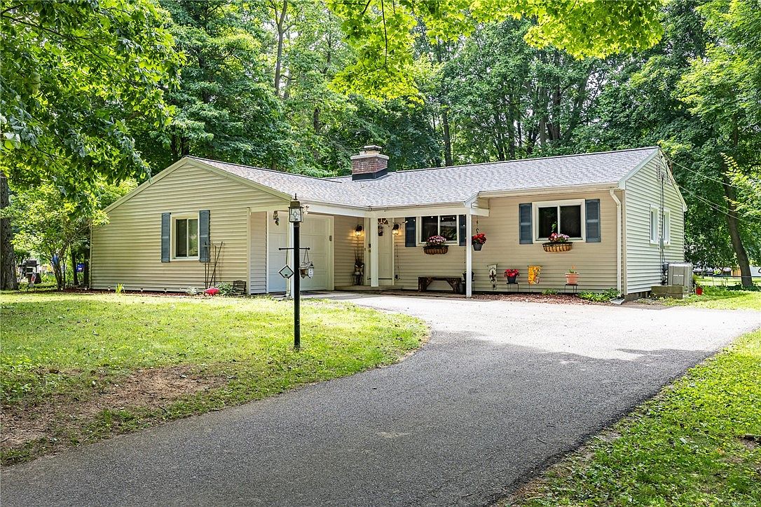 28 Crossfield Rd, Fairport, NY 14450 | Zillow