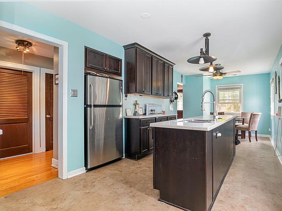 325 Sunnyside Ave, Munster, IN 46321 | MLS #538792 | Zillow