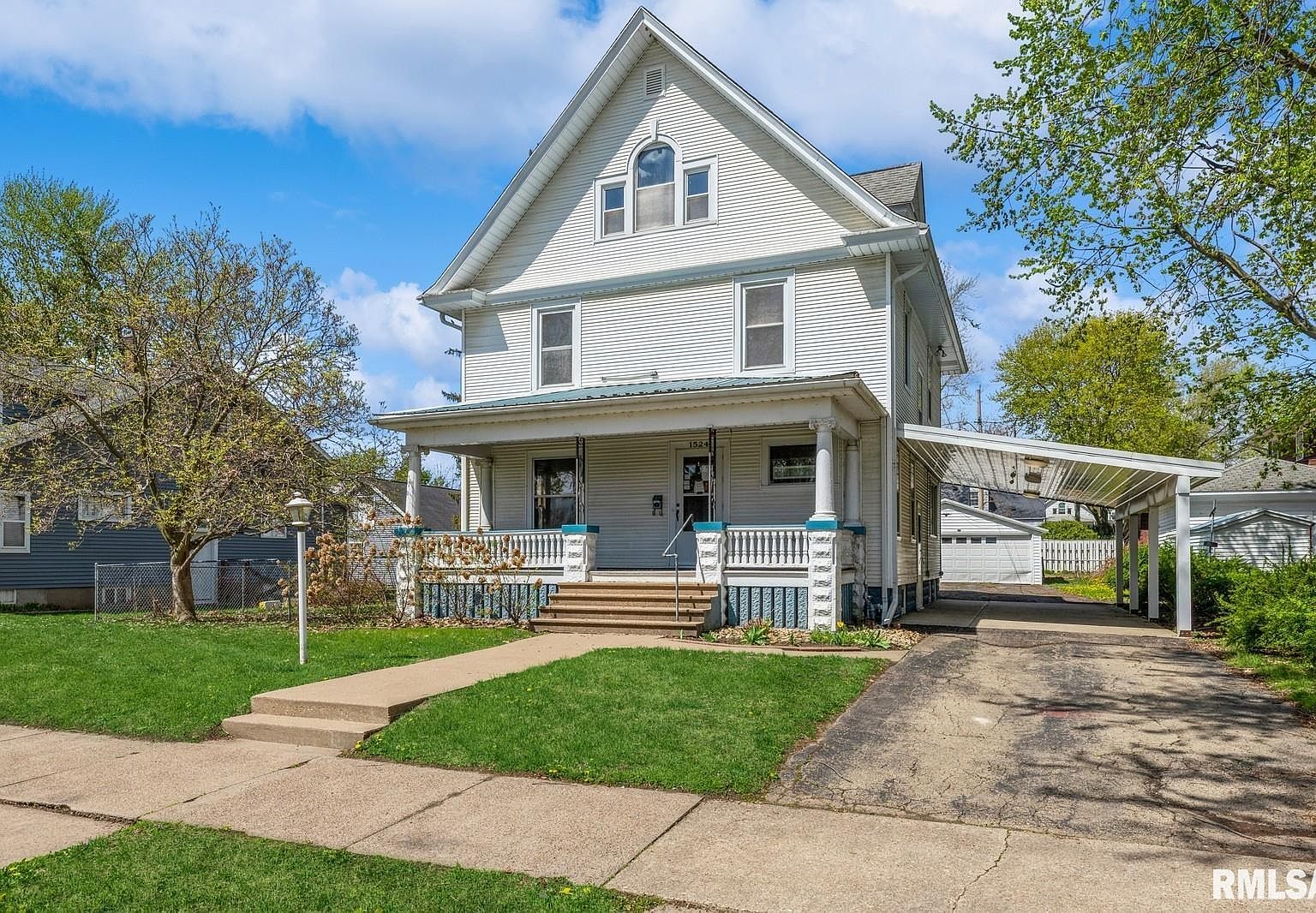 1524 Pershing Blvd, Clinton, IA 52732 | Zillow