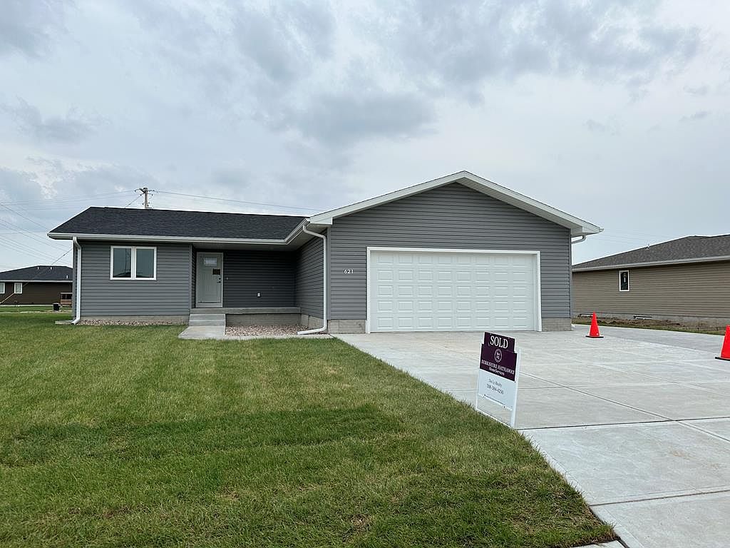 621 7th St, Phillips, NE 68865 | Zillow