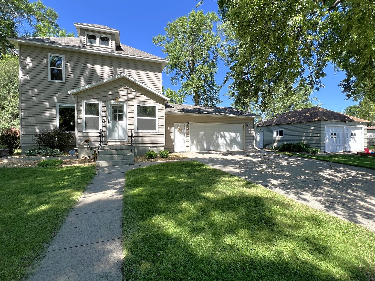 413 6th Ave S, Clear Lake, SD 57226 | Zillow