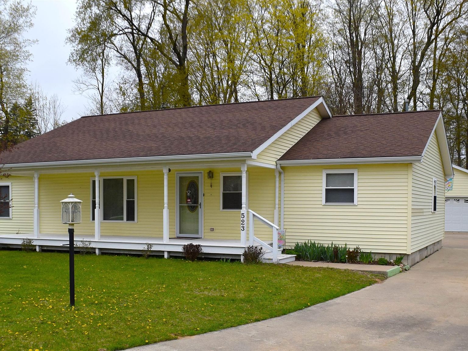 523 Orchard Ave, Clare, MI 48617 | Zillow