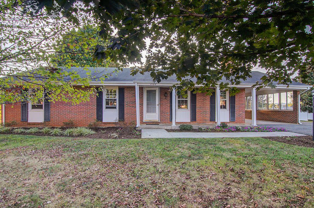 1106 Roundtree Dr, Bedford, VA 24523 | Zillow