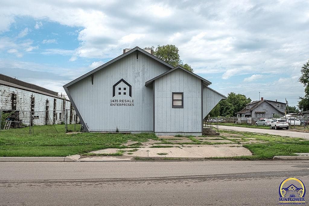 1435 SE Madison St, Topeka, KS 66607 | MLS #240656 | Zillow