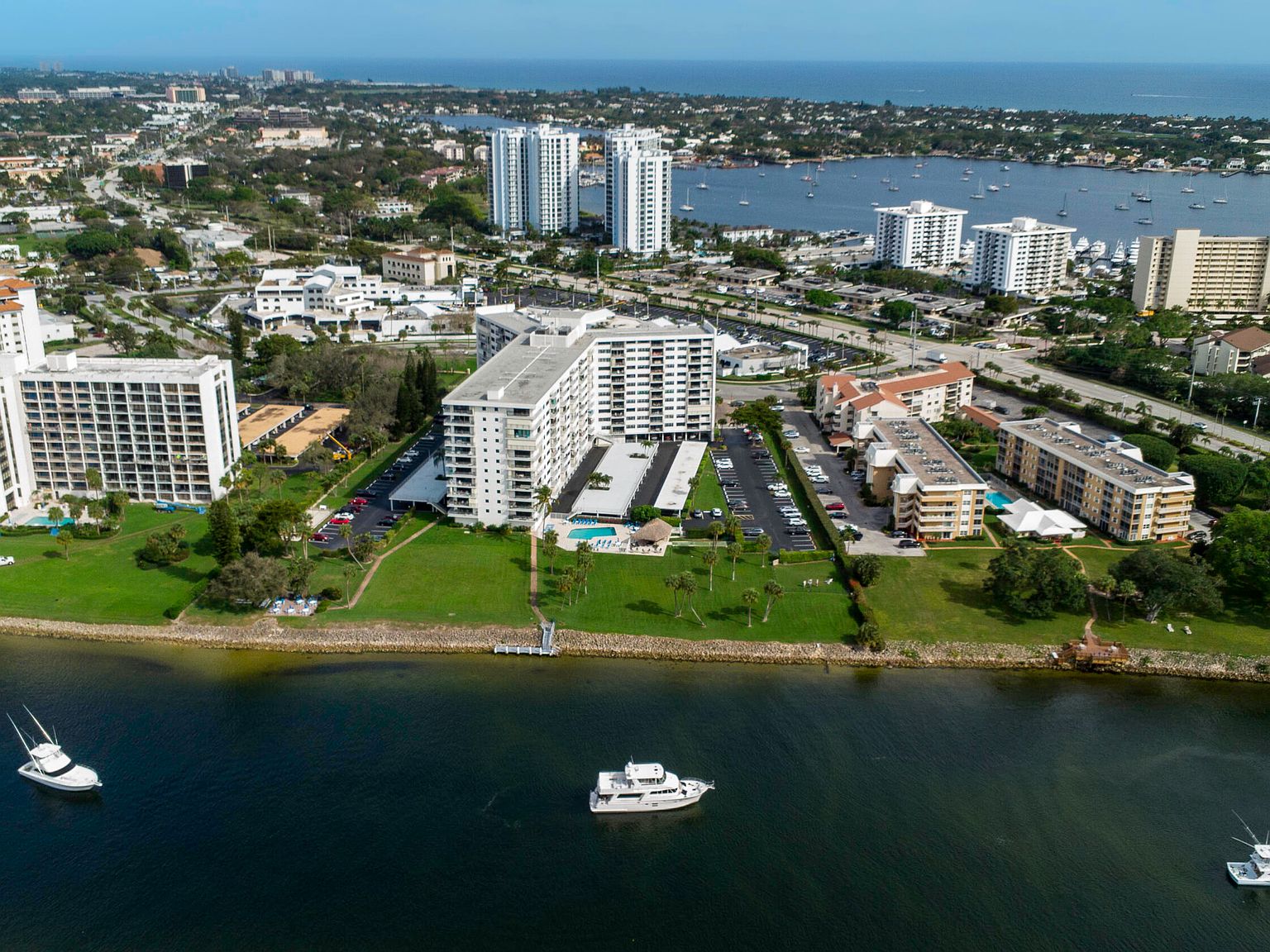 336 Golfview Rd APT 405, North Palm Beach, FL 33408 | MLS #RX-10949908 ...