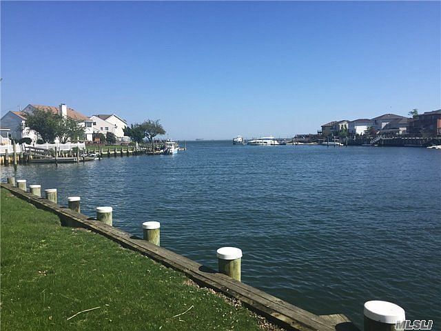 2858 Valerie Ct, Merrick, NY 11566 | Zillow