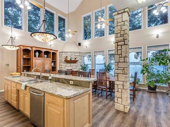 4125 Cherokee Ct, Granbury, TX 76048 | MLS #20392709 | Zillow