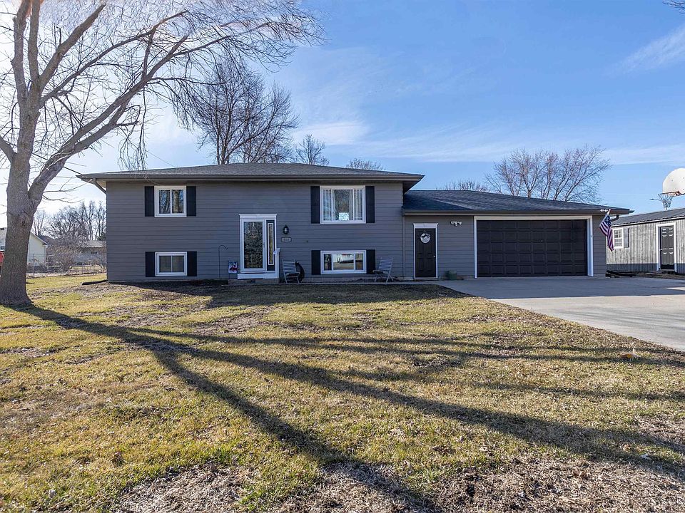 805 Willow St, Salix, IA 51052 | Zillow