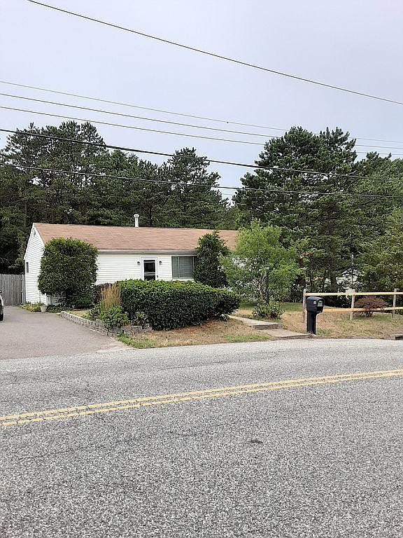 16 Panamoka Trl, Ridge, NY 11961 | Zillow