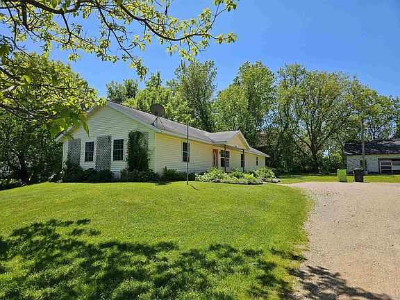E3437 S Apple Tree Ln, Waupaca, WI 54981 | MLS #50285027 | Zillow