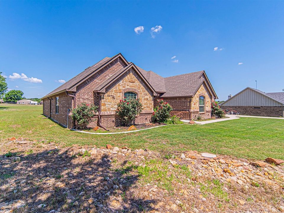 915 Jay Bird Ln, Springtown, TX 76082 | MLS #20354760 | Zillow