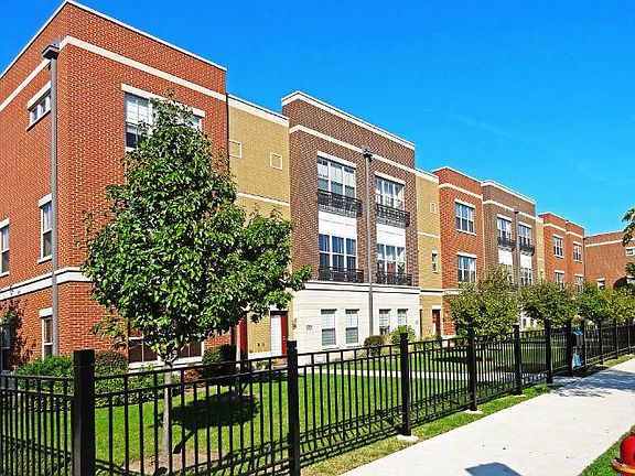 1346 W Taylor St # Three Bedroom, Chicago, IL 60607 | Zillow