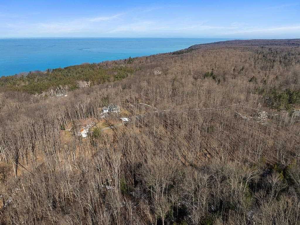 3929 Topside Dr #59, Harbor Springs, MI 49740 | MLS #476095 | Zillow