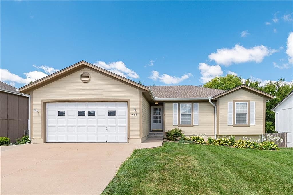 812 Canter St, Raymore, MO 64083 | Zillow