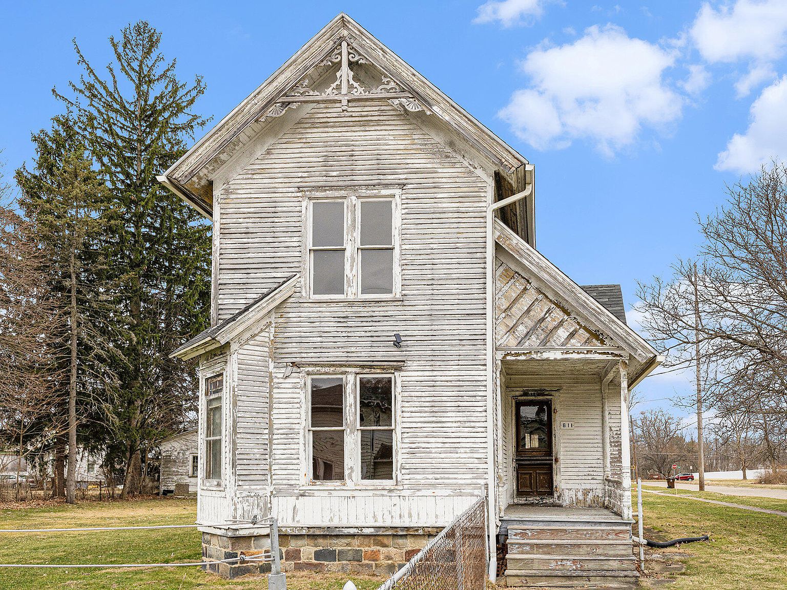 611 N Clinton St, Albion, MI 49224 | Zillow