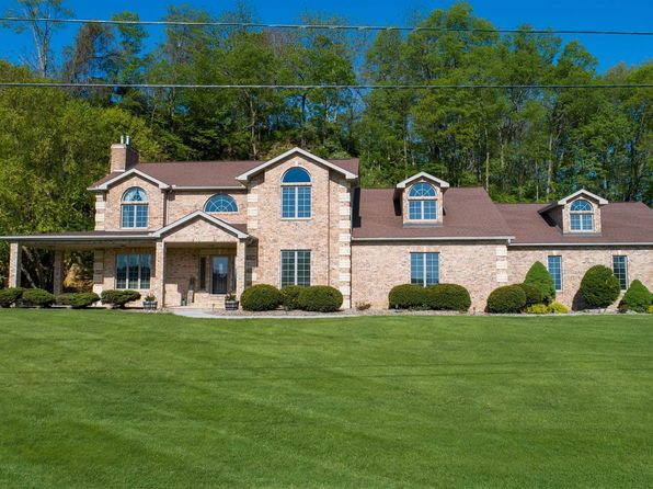 Clinton IA Luxury Homes For Sale - 99 Homes | Zillow