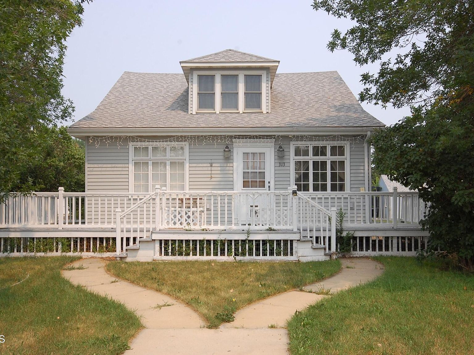 313 W 2nd St, Fairview, MT 59221 | Zillow