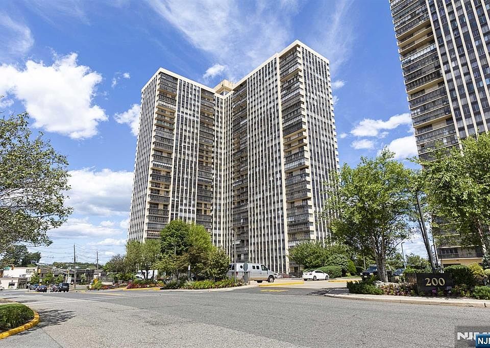 300 Winston Dr Cliffside Park NJ | Zillow