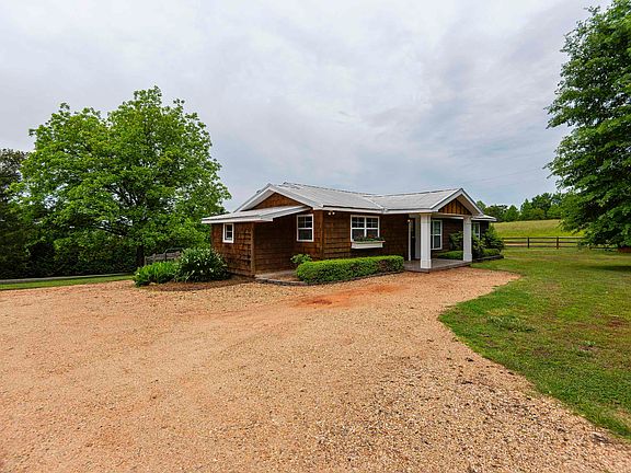 2784 Pea Ridge Rd, Mill Spring, NC 28756 | MLS #1537618 | Zillow