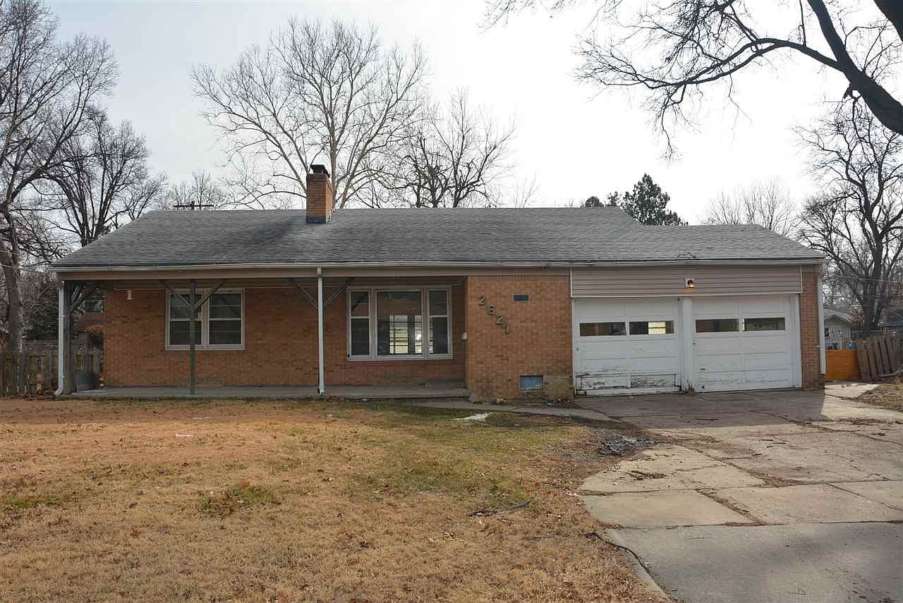 2621 E Clover Ln, Wichita, KS 67216 | Zillow