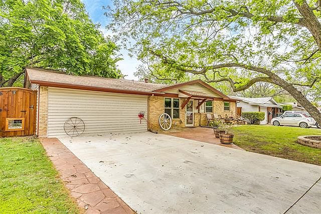 132 NW Wanda Way, Burleson, TX 76028 | Zillow
