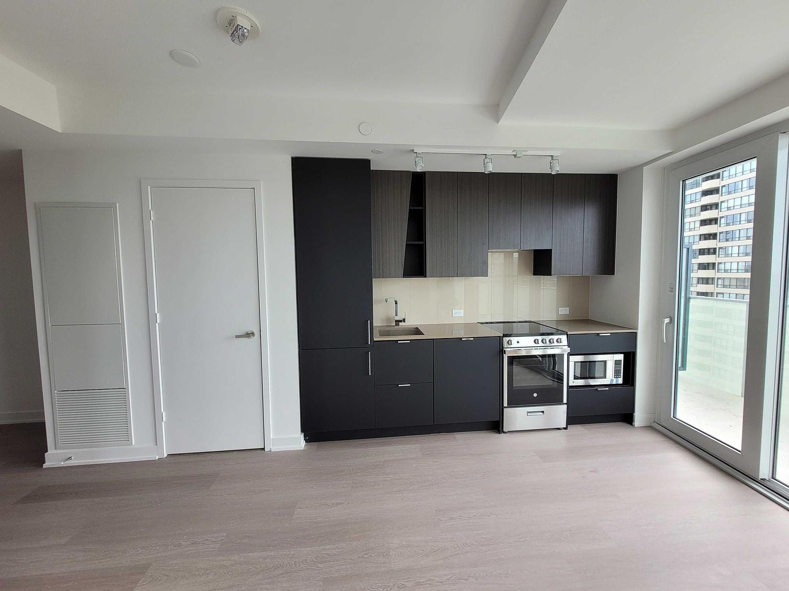 3883 Quartz Rd #909, Mississauga, ON L5B 3V6 | Zillow