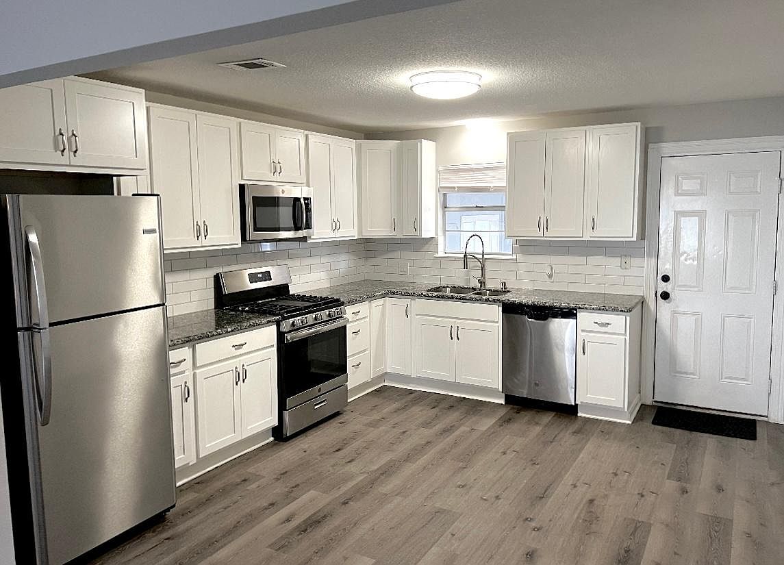 717 S Morgan St, Angleton, TX 77515 | Zillow
