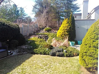 16 Heritage Cir Southbury CT | Zillow